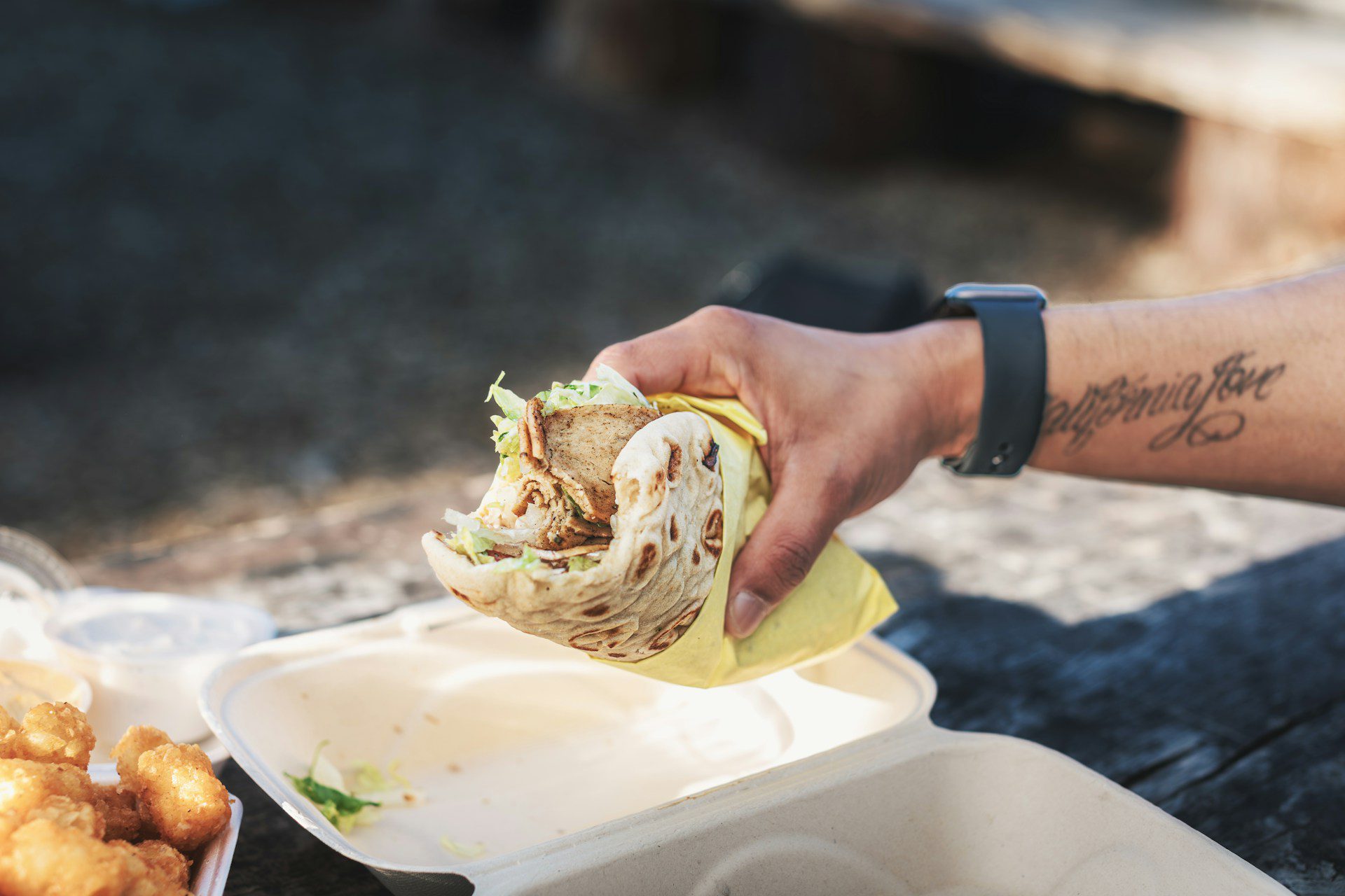 Enjoy Hot Gyros: Expert Delivery Tips